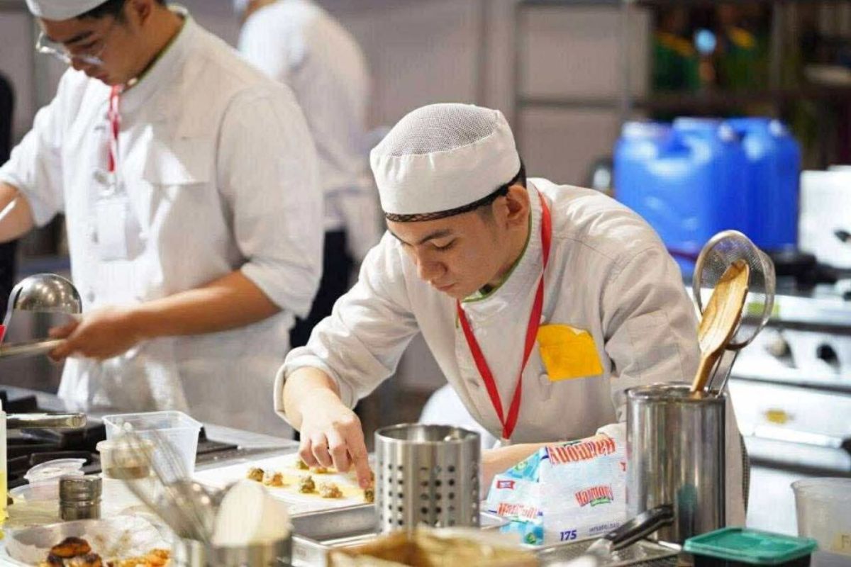 UST CULINARY STUDENTS SHINE IN 16TH NAT'L FOOD SHOWDOWN - The POST